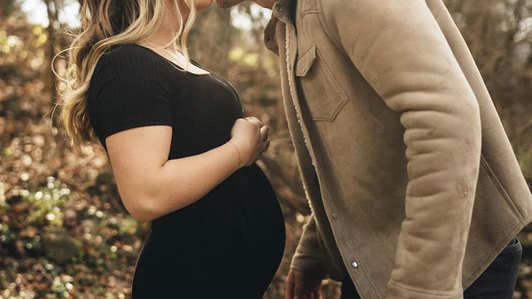 SARAH STOUFFER, VANESSA MARANO – Celeb Secrets